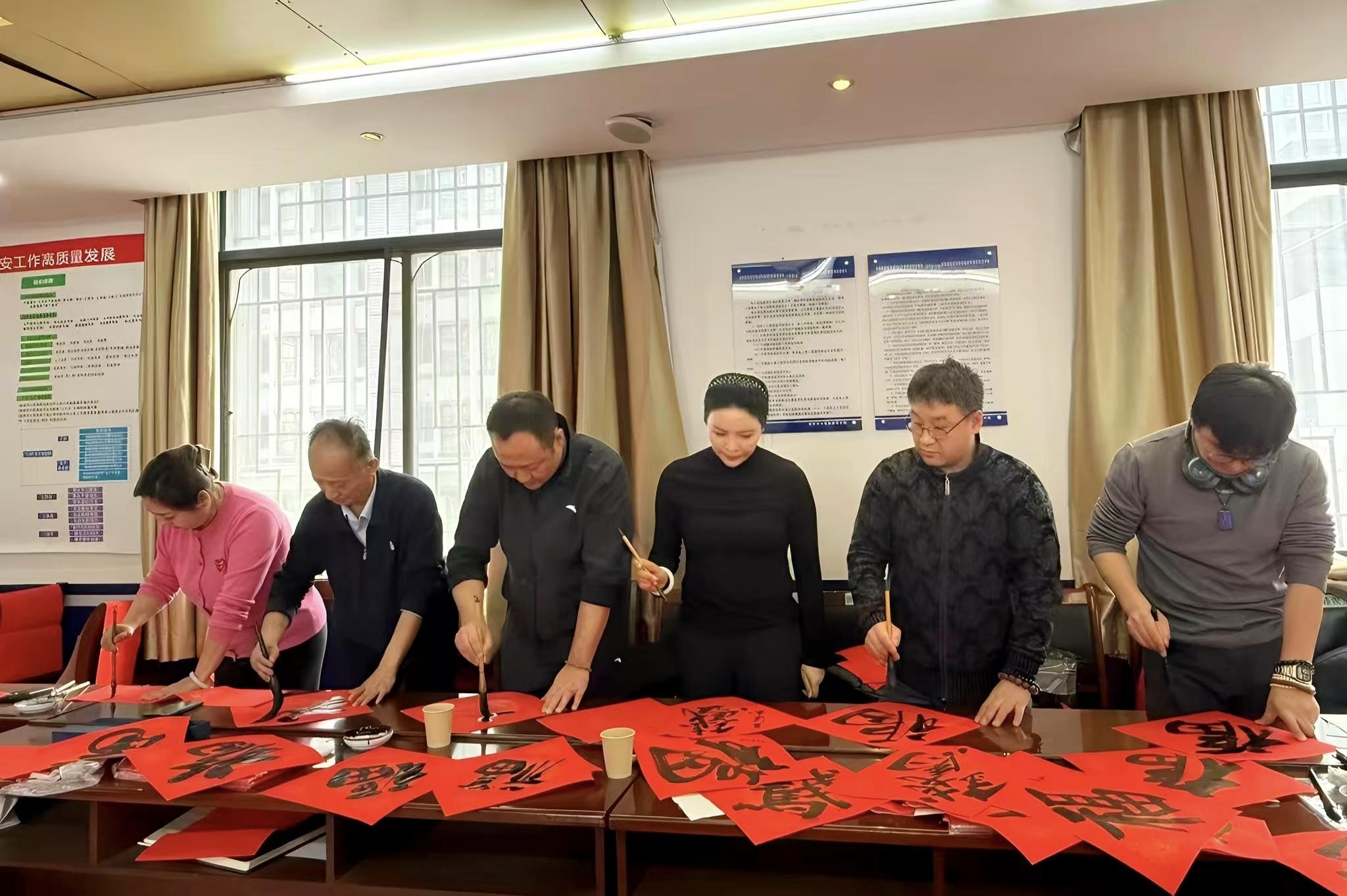 Spring Festival Couplets Bring Warmth to Electronic City Police Station ...